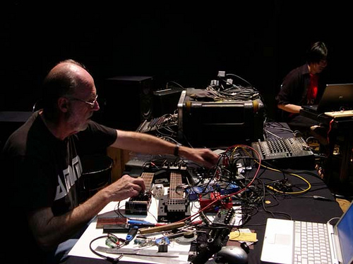 Nonsequitur | Keith Rowe, British improv guitar legend